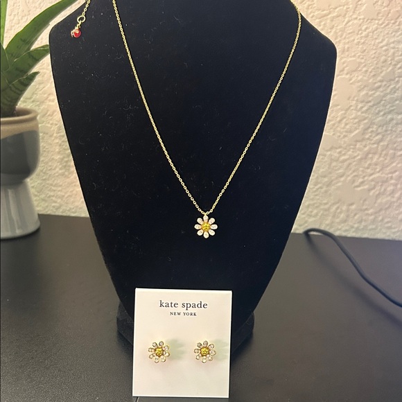 kate spade | Jewelry | Kate Spade Gold Necklace With White Flower ...